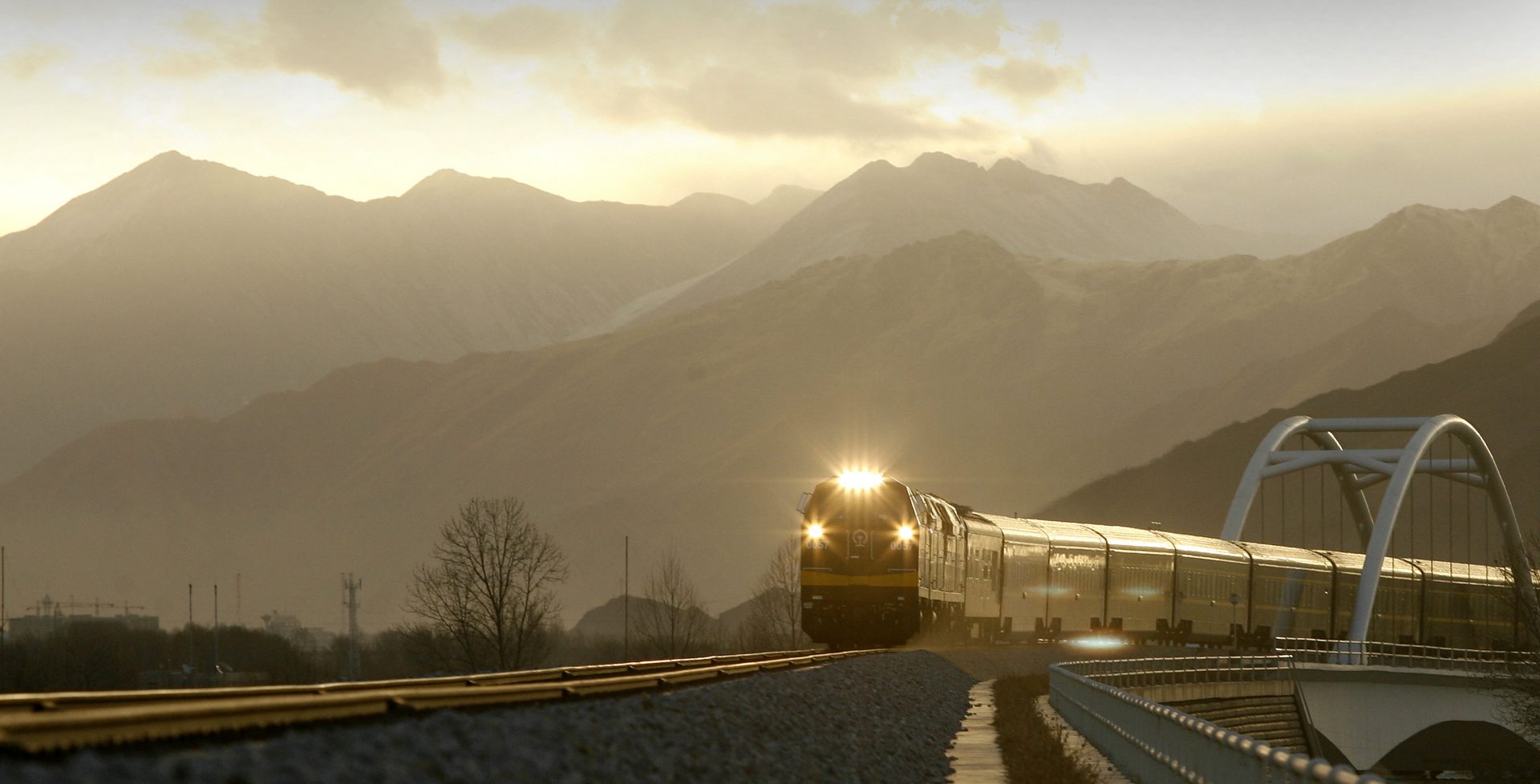 China Opens First High Speed Rail Line in Tibet - Vision Times