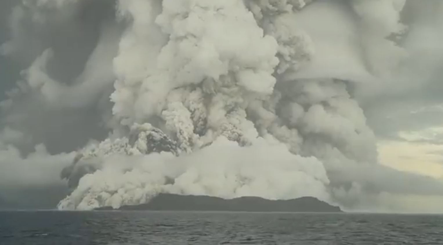 Underwater Volcano Near Tonga Erupts, Triggering Tsunami Warnings ...