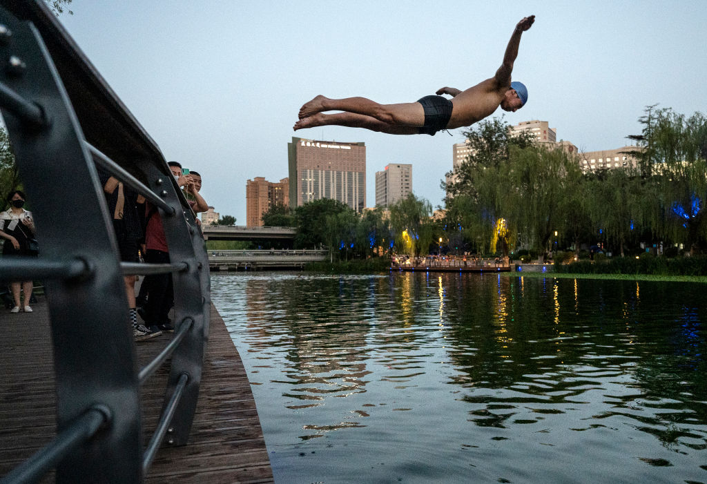 900 Million People in China Affected by Heat, Power Cuts as Sweltering ...