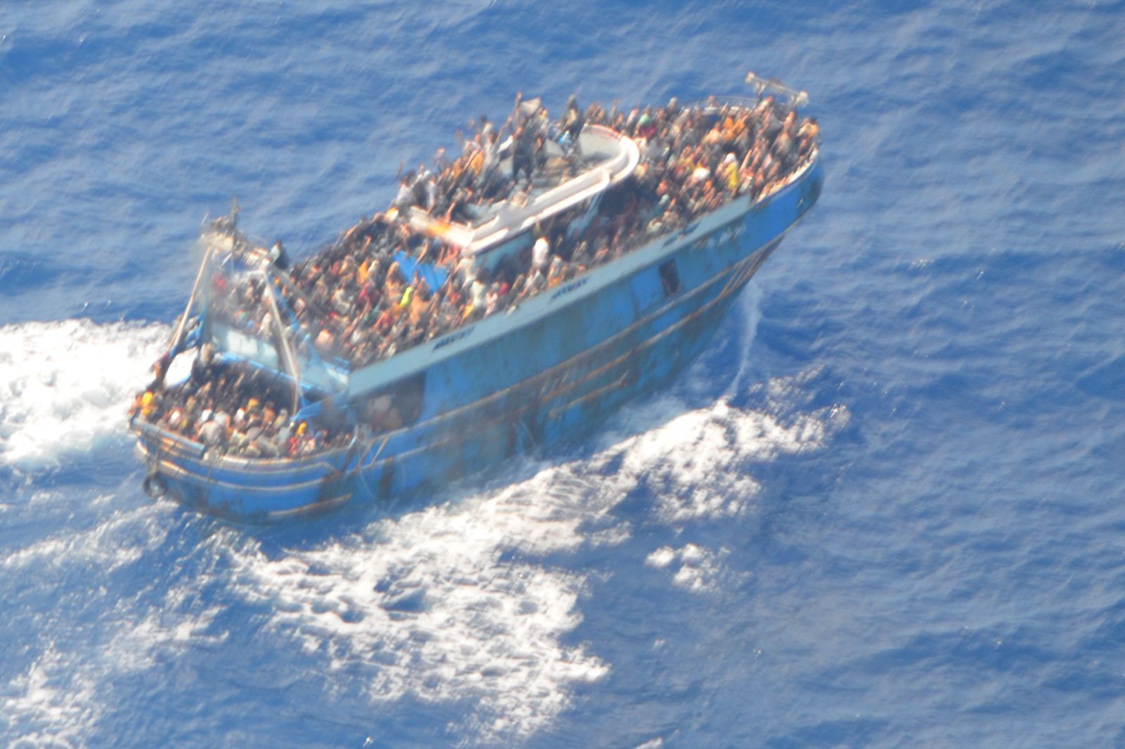 78 Migrants Dead, Hundreds Missing After Boat Sinks off Coast of Greece ...