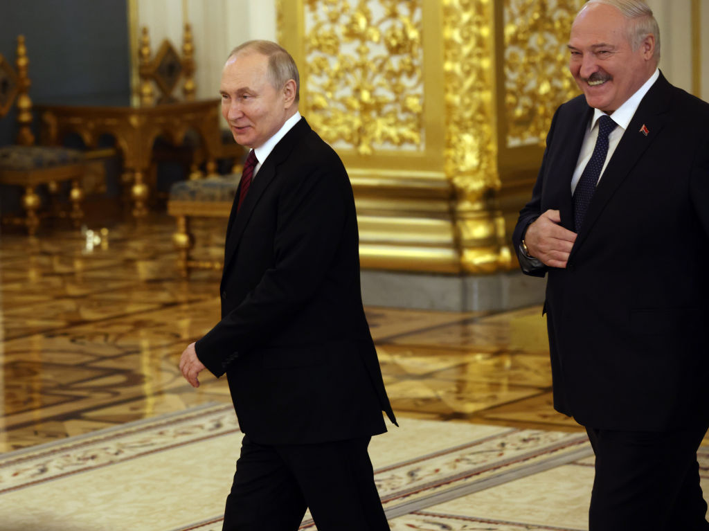 Russian State Media Sells Hawkish Tone as Nuclear Warheads Set to ...