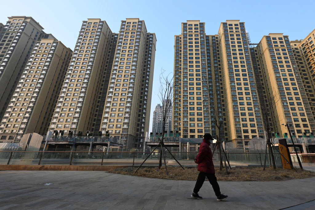 Experts Warn of ‘Bottomless Pit’ Collapse in China’s Housing Market ...