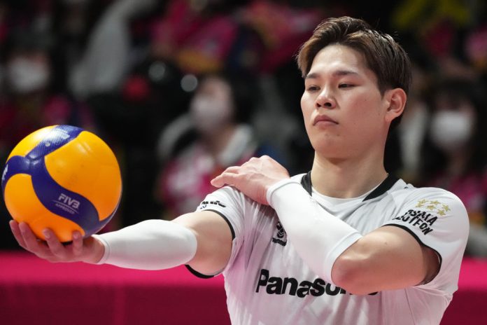 Japanese Volleyball Player Performs Dogeza Apology After Accidental Hit ...